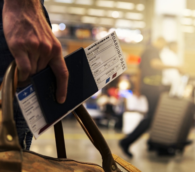 Qual dia da semana a passagem aérea é mais barata